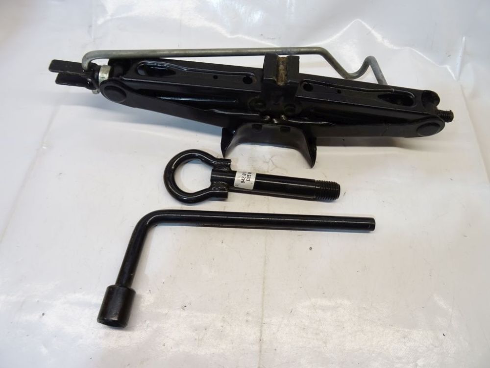 Sollevatore occhiello di traino, chiave ruota Dacia Logan Express (FS) 1.6 MPI 85